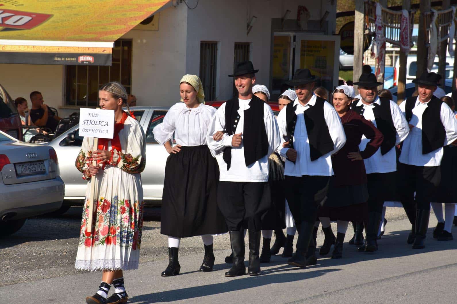 VIDEO I FOTO: Folklorna baština posavskoga kraja čuva se kroz ...