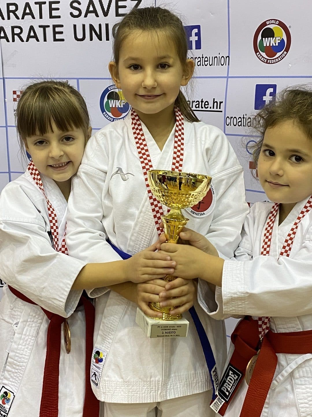 FOTO: Brckovljani imaju državne prvakinje u karateu | 01Portal