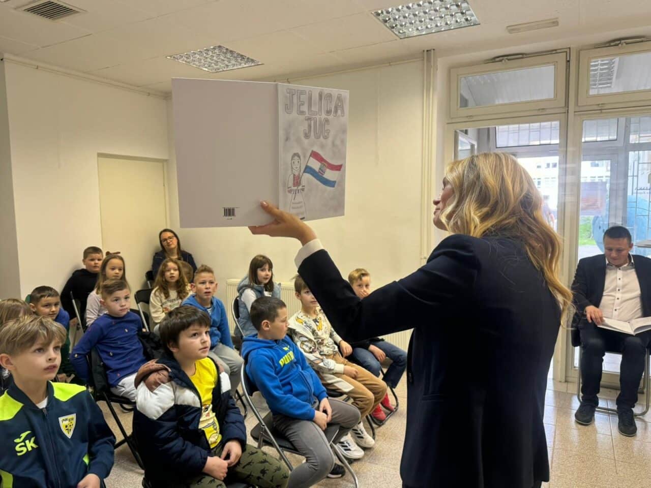 FOTO: Učenicima predstavljena slikovnica o Jelici Jug | 01Portal