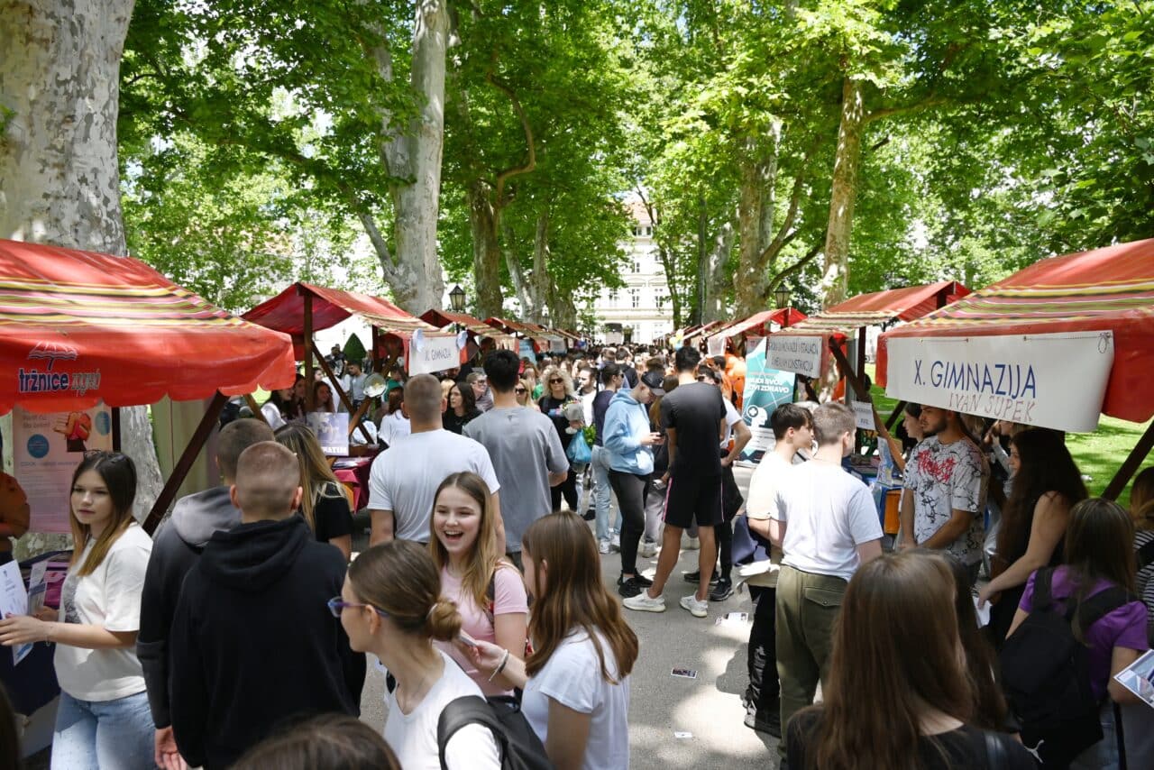 Na Zrinjevcu održana tradicionalna manifestacija "Dojdi osmaš, Zagreb ...