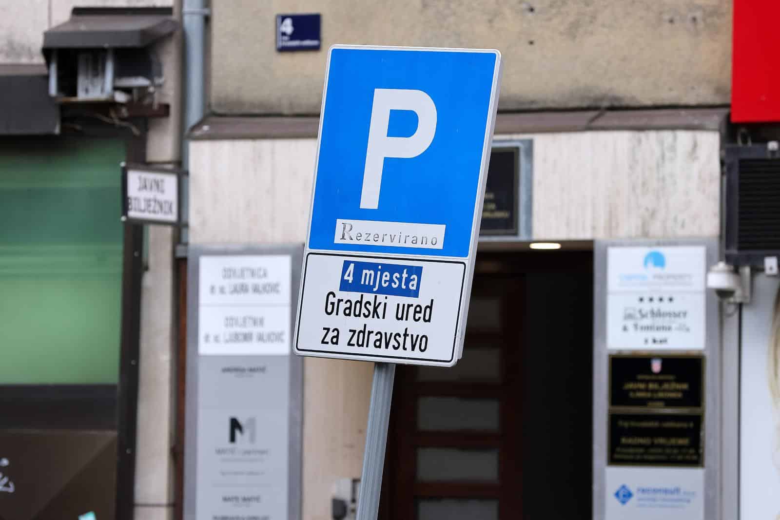 U Zagrebu i gradska administracija i uredi koriste rezervirana parkirna ...