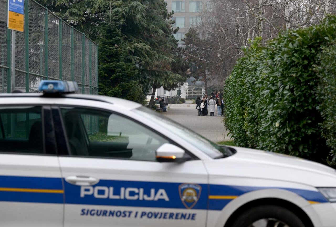Više zagrebačkih škola jutros evakuirano zbog dojava o bombi | 01Portal