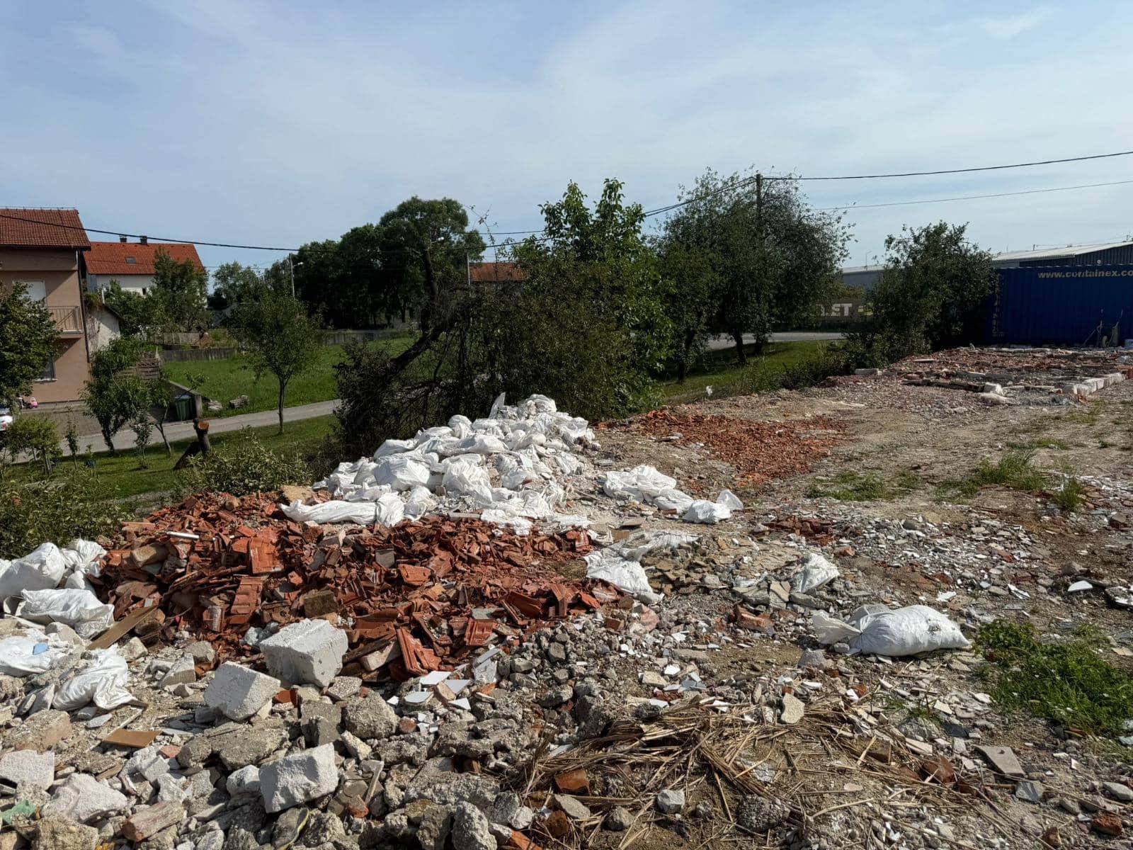 Novo divlje odlagalište u Svetoj Klari: Stanari očajni, institucije ...