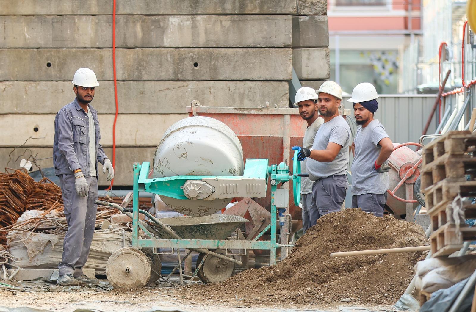 U Hrvatskoj ove godine izdano više od 160 tisuća dozvola za rad. Evo ...